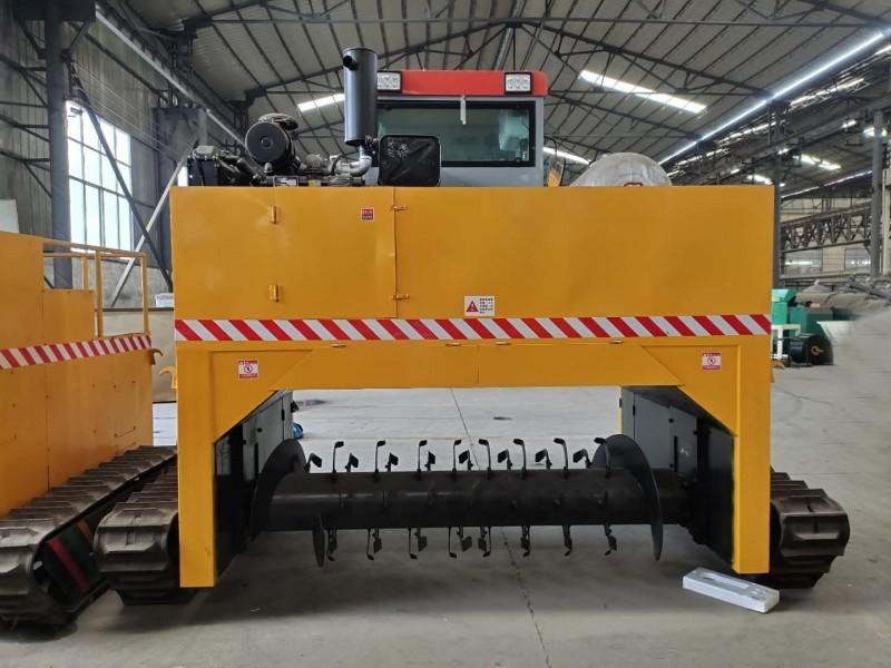 Large crawler type turner - Bremetz (Shandong) Machinery Co., Ltd.